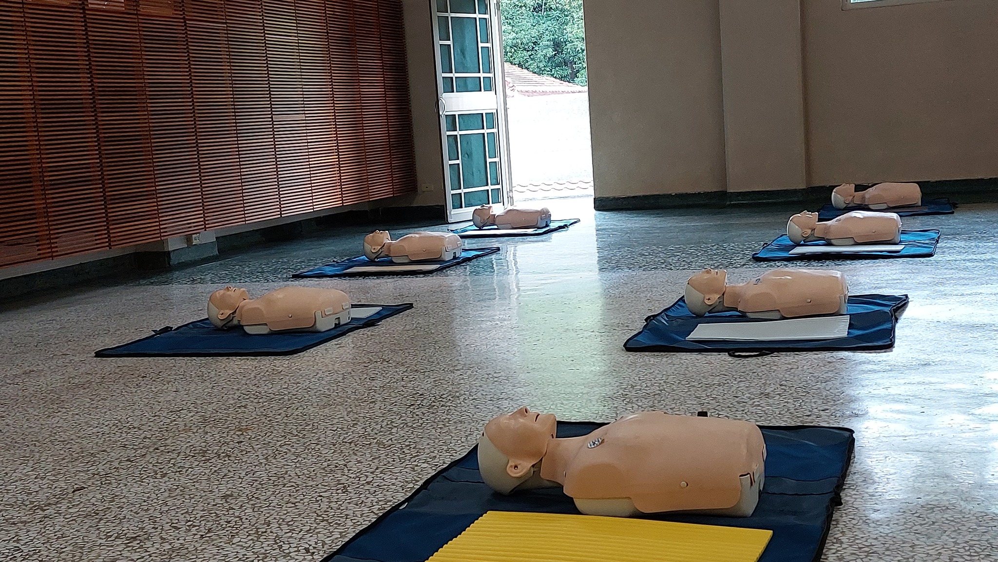 113.6.16 CPR+AED 急救教學課程 – 香光尼眾佛學院